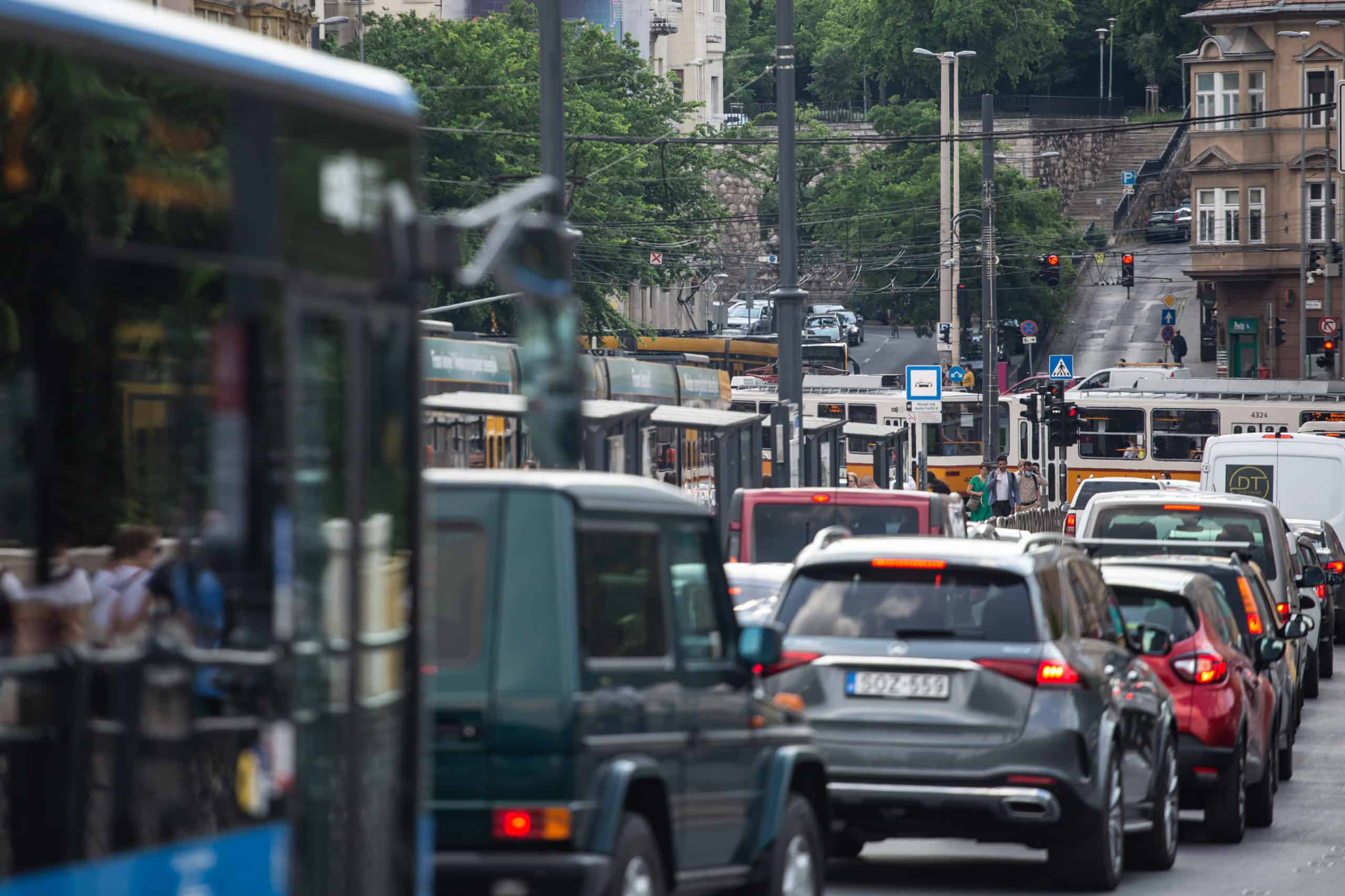 Közlekedési válság Budapesten - XXI. Század Intézet